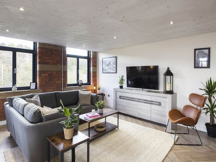 Bradford: 5-bedroom Luxury Duplex Penthouse - Halifax