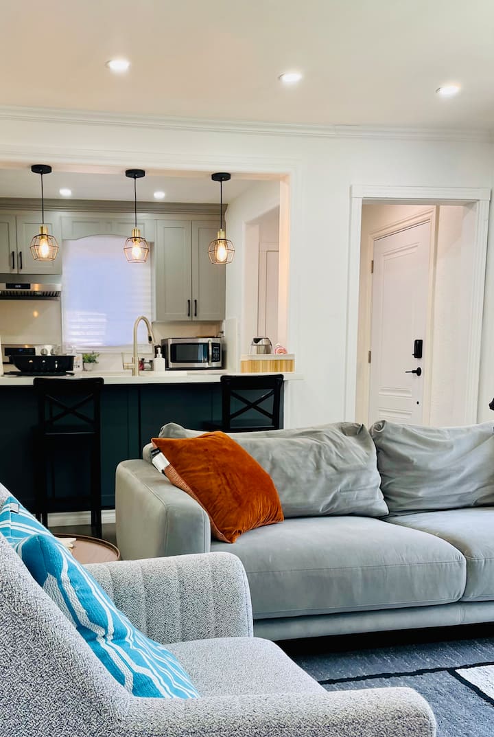 Charming Weston Village Retreat - Toronto, ON