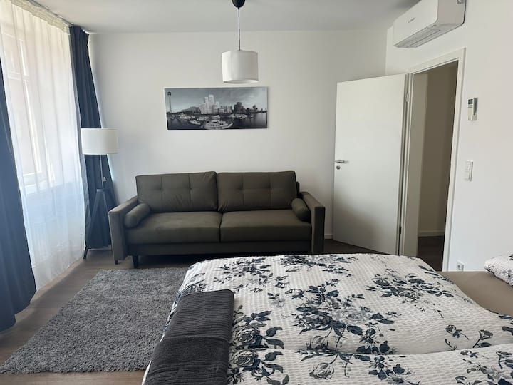 2 Zimmer Apartment Mit Ac - Düsseldorf