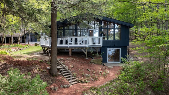 Waterfront Cottage And Boathouse - Huntsville