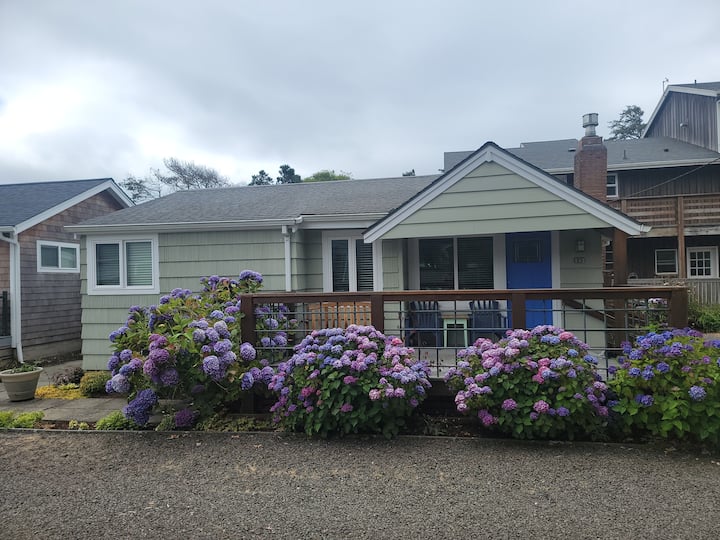Larch Cove Beach Cottage - Downtown Cannon Beach - Cannon Beach, OR