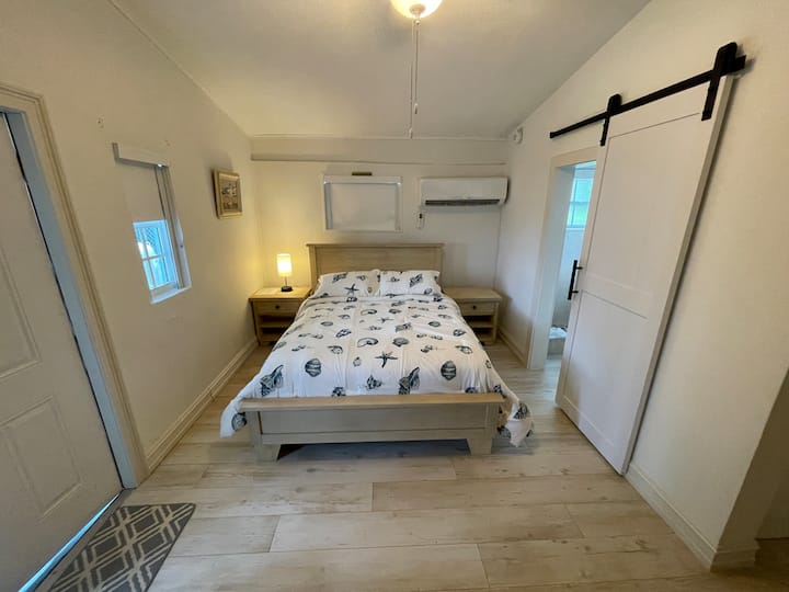 Motel Room #1, Private Entrance, Beach And Marina - Key Largo, FL