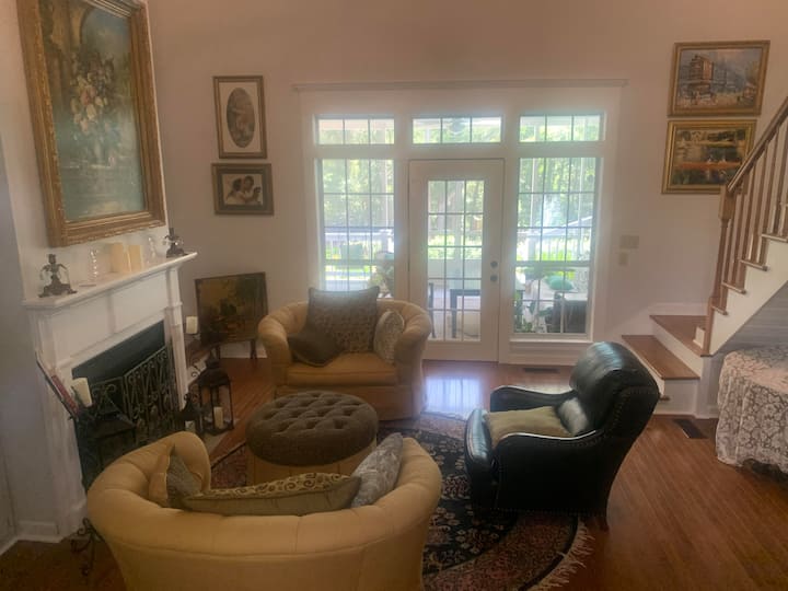 Mary Beth's Palace - Daphne, AL