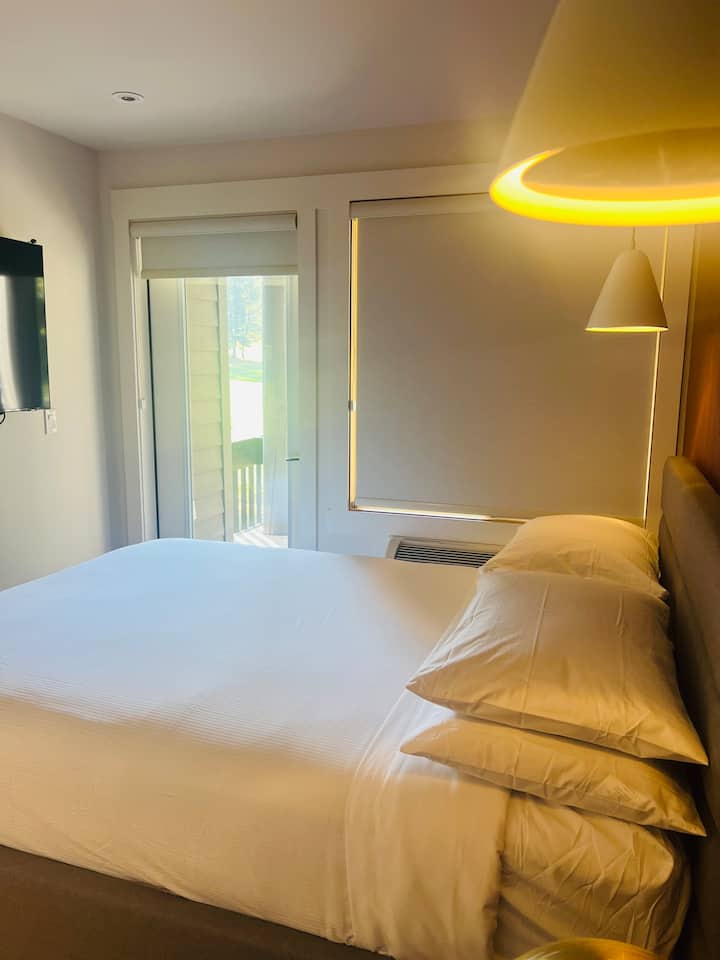 The Lodge 204 - 1bedroom Loft - Radium Hot Springs