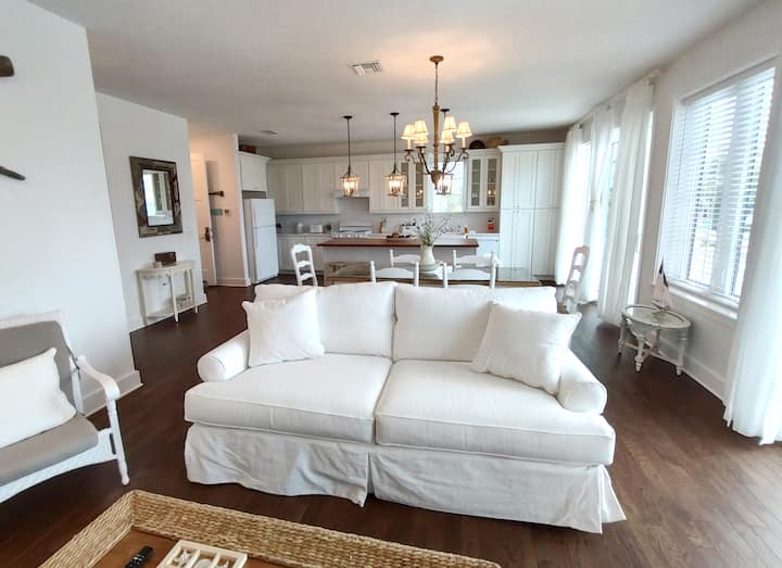 Bungalow Beach Resort: #201 Sand Piper - Anna Maria Island, FL