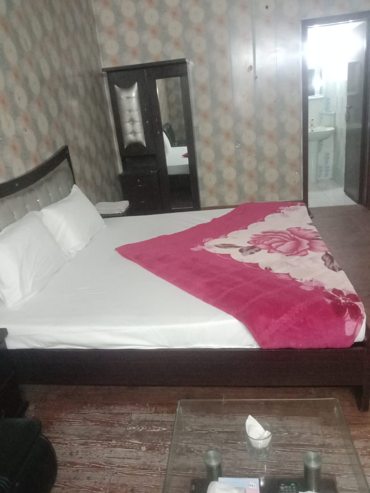 Hôtel Comfort Suite 2e succursale - Maisons à louer à Karachi, Sindh ...