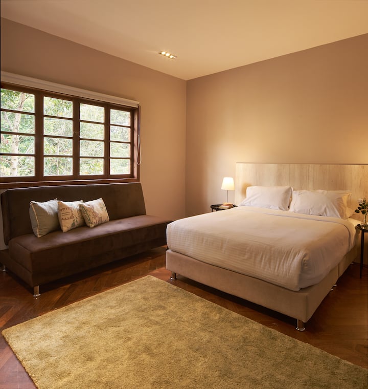 Colonial Elegance And Comfort | Teusaquillo Room - Bogota