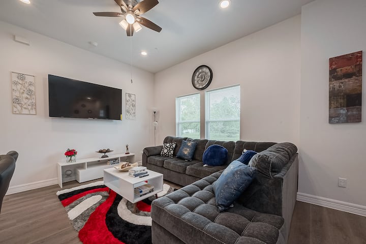 Modern Cottage In Gated Comm W/fast Wifi - Northside - Houston