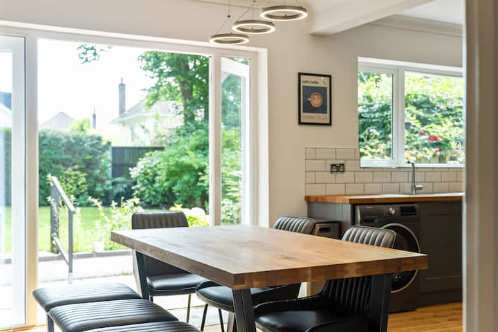 Coastal Garden Retreat - 풀