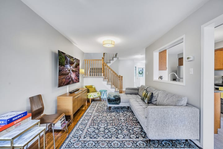 Spacious Whitby Haven: 3br Home + Parking - Oshawa