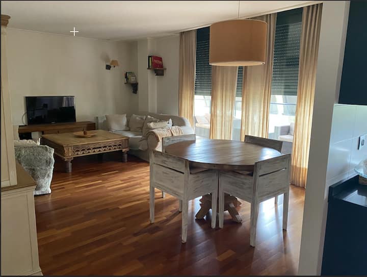 Piso En Urbanización Con Piscina - Elche