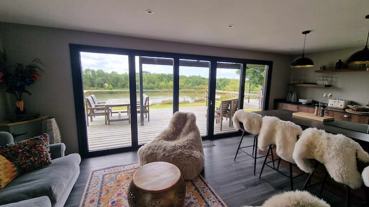 (Sleeps 4) Lake Cabin At Zen Jungle Retreat - Holsworthy
