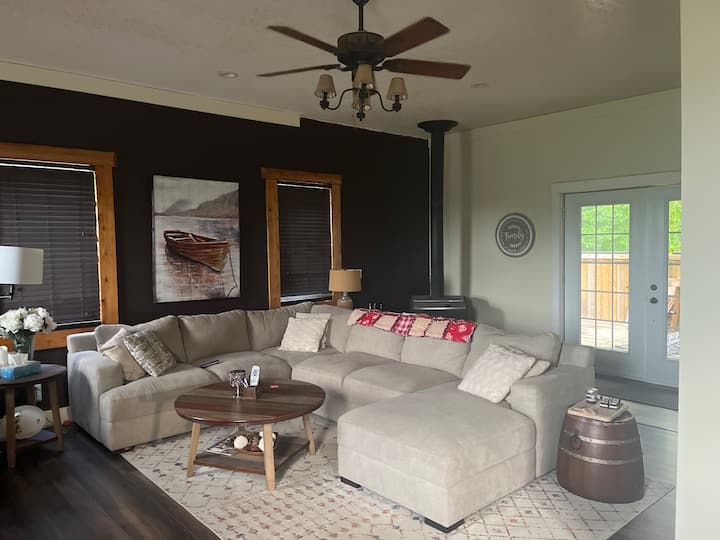 Country Sitting
Quiet
Spacious - Stephenville