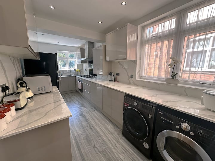 Luxurious House In Luton With Free Parking - Luton