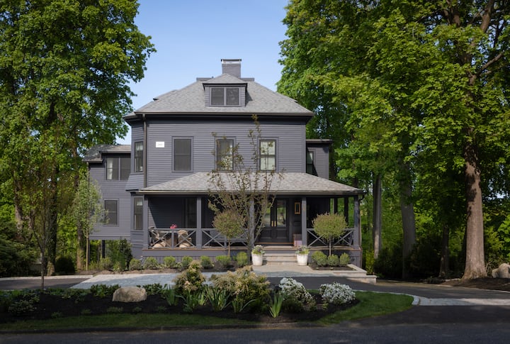 Luxe Manor - Close To Boston With Incredible Yard! - Weston, MA