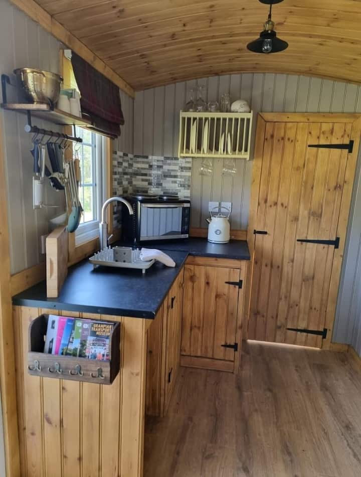 Handcrafted Hut Stunning Views Idyllic Location - Aboyne