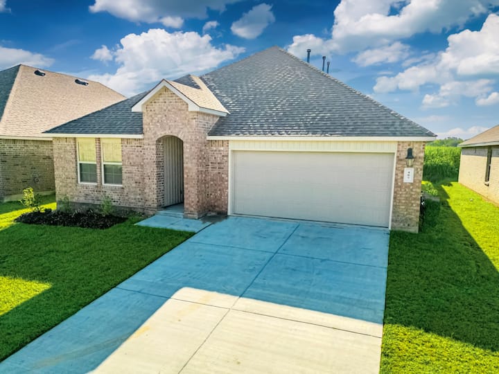 Brand New, Nine Beds, 5 Bedrooms, 3 Bathrooms - Zoosiana, Broussard