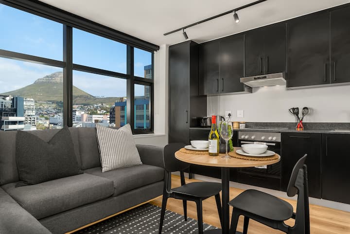 Skyline Studio W/rooftop Pool & Mountain Views - Camps Bay