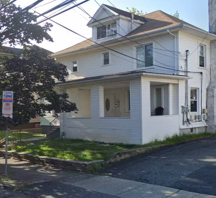 Nyc Gateway Cozy Family Home - East Rutherford, NJ