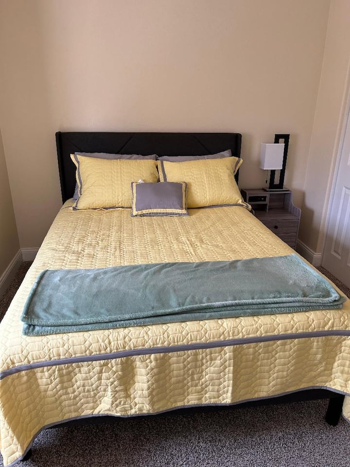 Great Location Just Up From Unr. - Reno, NV