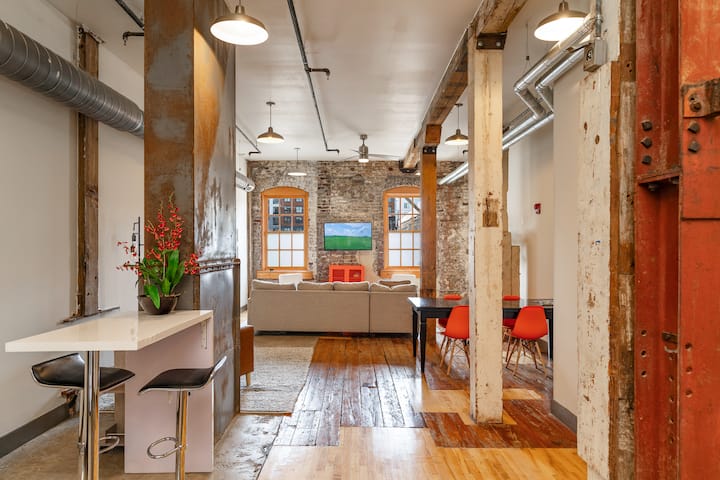 Old City Loft | Walk To Ut, Shops & Dining - Knoxville, TN