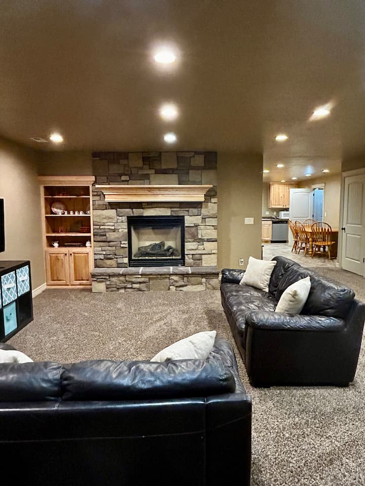 Cozy. King Bed, Full Kitchen, Roomy, Park! - Antelope Island State Park, Syracuse