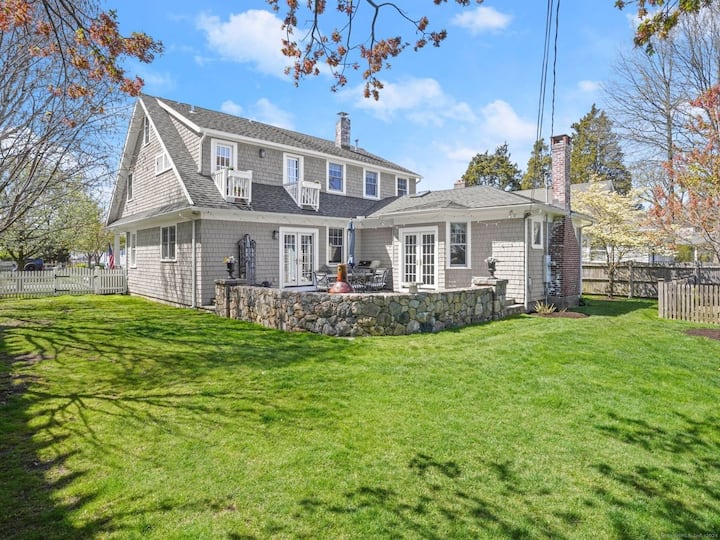 Nicki Beach Ct - Norwalk