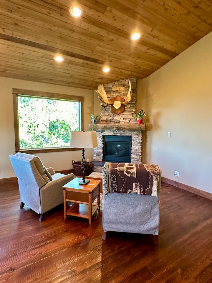 Hilltop Cottage - Post Falls, ID