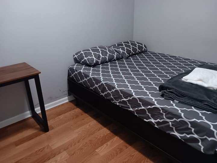 Bridgeport Room Near Chinatown, Downtown - Chicago, IL
