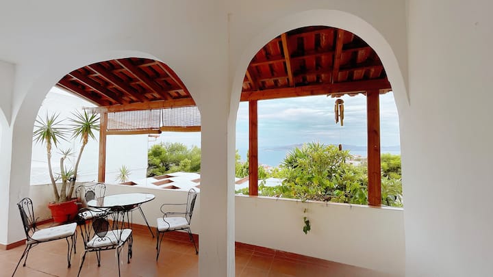 Sunny House, Stunning Aegean Sea Views. - Milos
