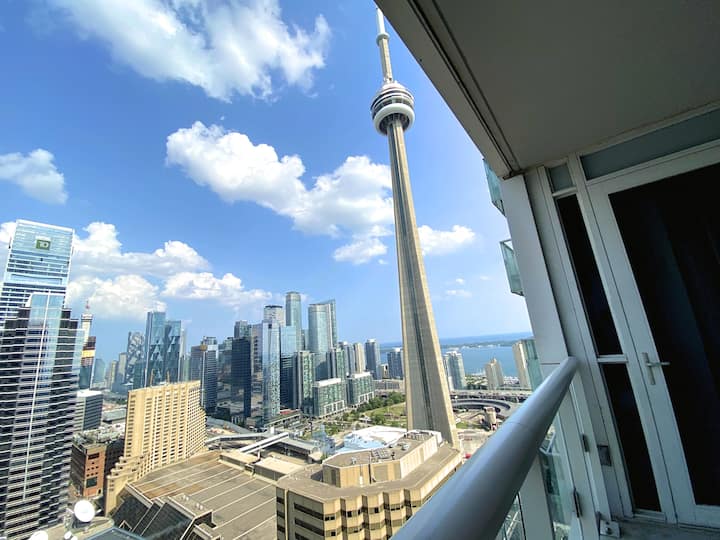 New! Cn Tower View! 3 Beds Cozy Condo - Pool + Gym - Toronto