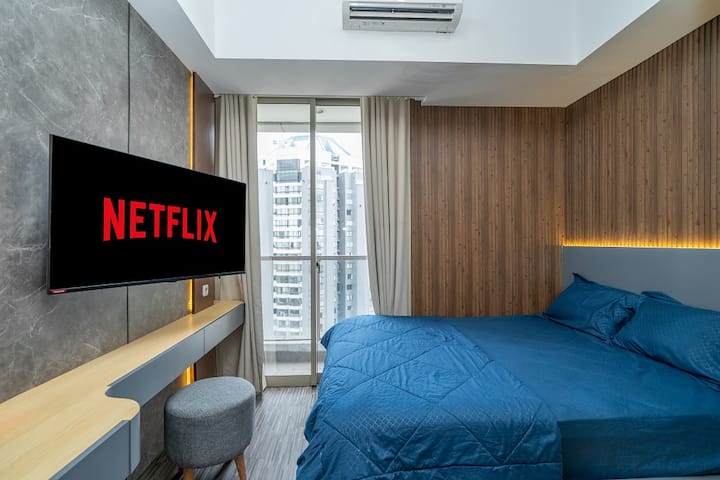 La Seine | Magnificent 1br W/ Netflix, Wifi & View - Jakarta