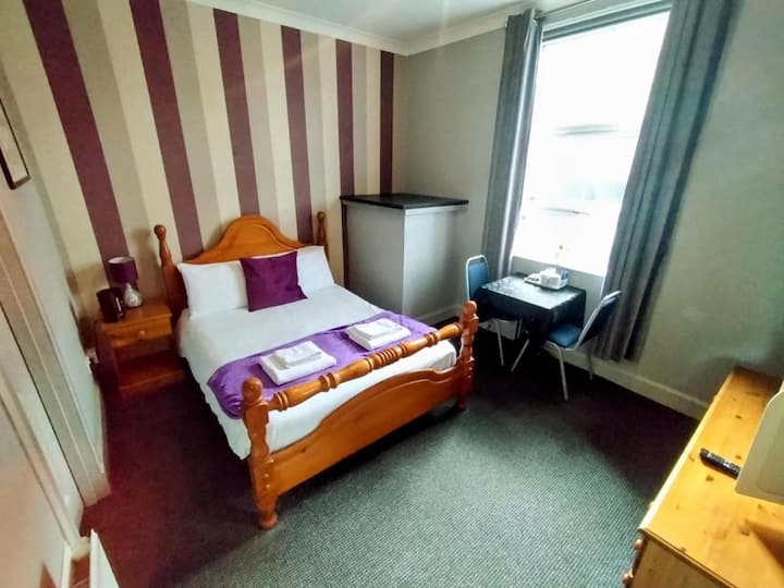 Oyo Gin House Hotel Standard Double Room - Dunoon