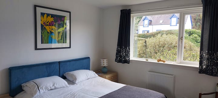Lovely Room With Garden Views - Isle of Arran