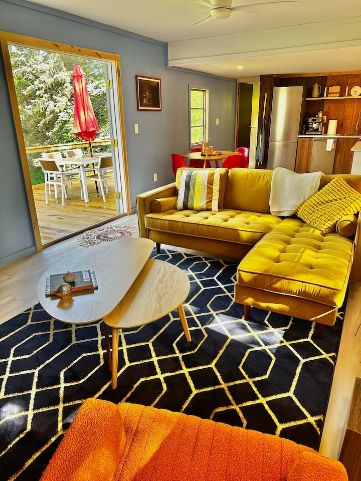 Groovy 5-acre Clubhouse - Hobart, NY