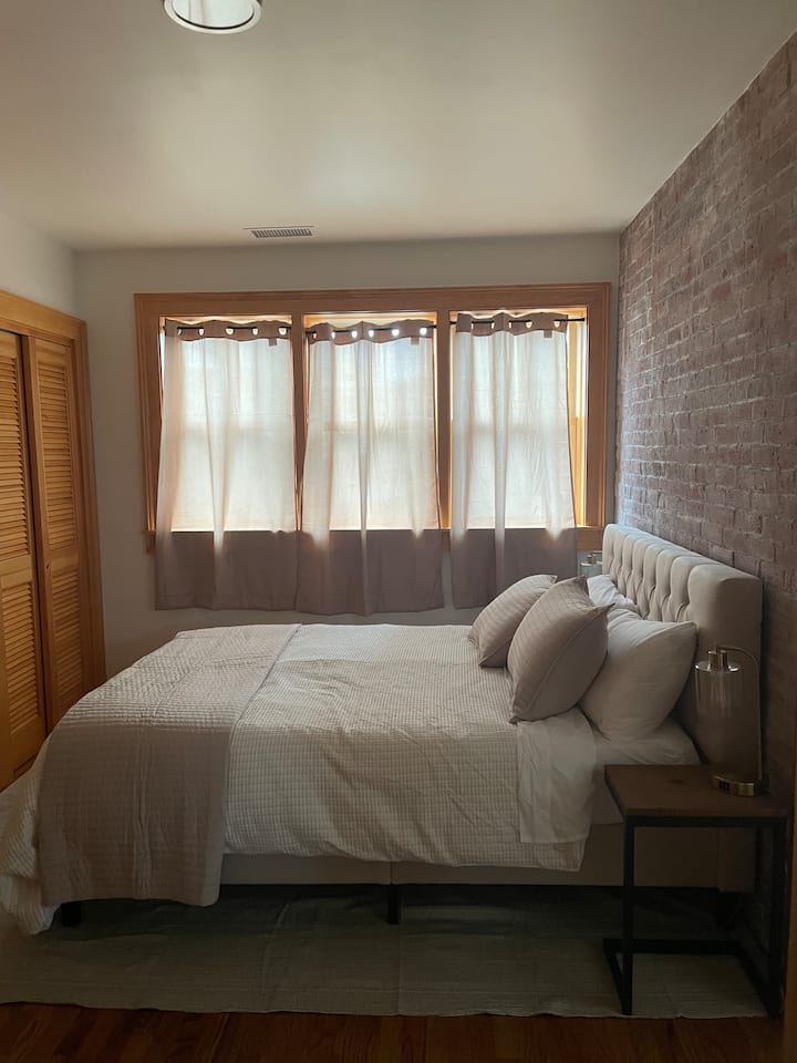 Light-filled Carriage House Apt - New Haven, CT