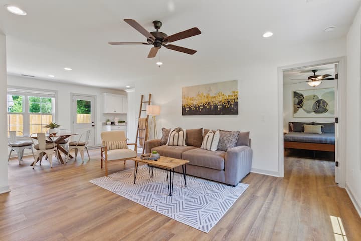 Stylish Retreat For Traveling Professionals! Front - Murfreesboro, TN