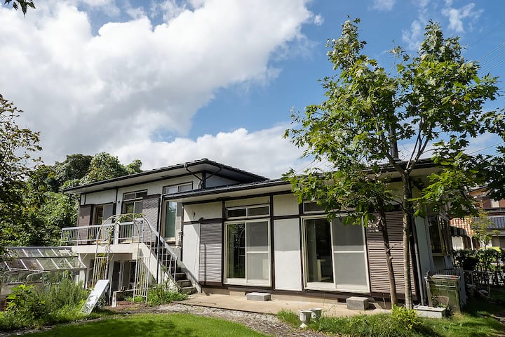 広いオープンキッチンのあるジャパンモダンデザインの家　ビジネス利用にも - Mito