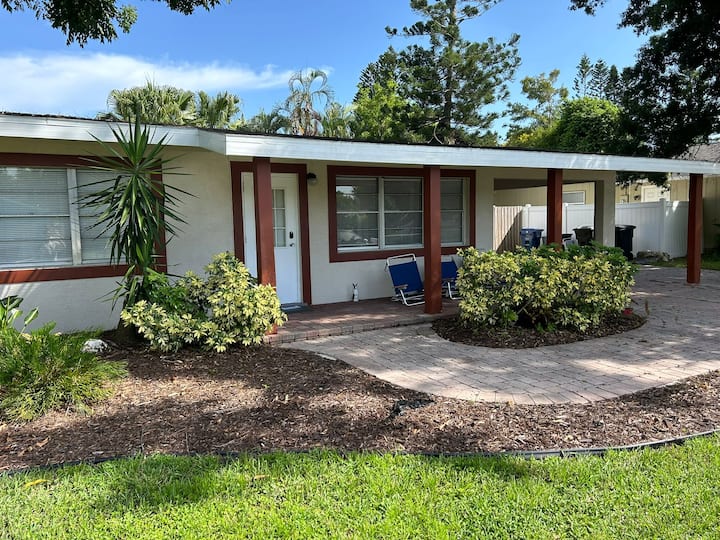 3bdr Home On Canal - Sarasota, FL