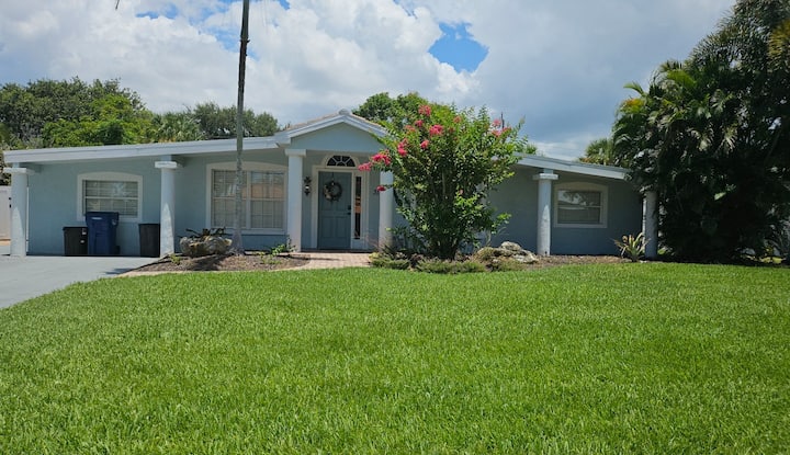 Beautiful Home On Bay Drive - Longboat Key, FL