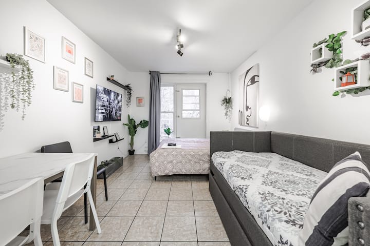 Studio For 3 - Free Parking - Montréal, QC