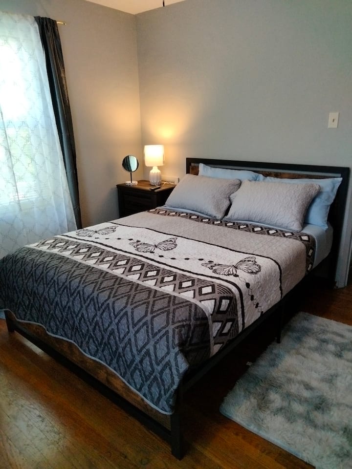 Entire Apartment In Prime Location. (2 Bedroom) - Saint-Louis, MO