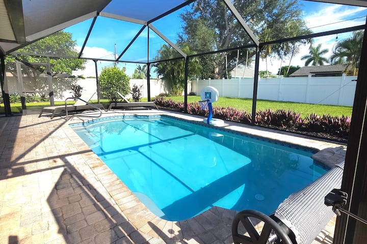 Salty Cape Escape | Private Retreat Near Beaches - Cape Coral, FL