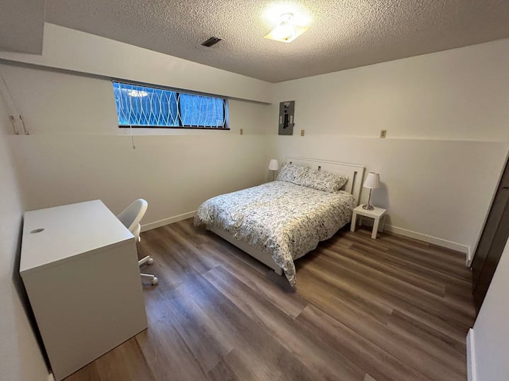 Room For 1 Guest - E 8th Ave, M2 - Vancouver