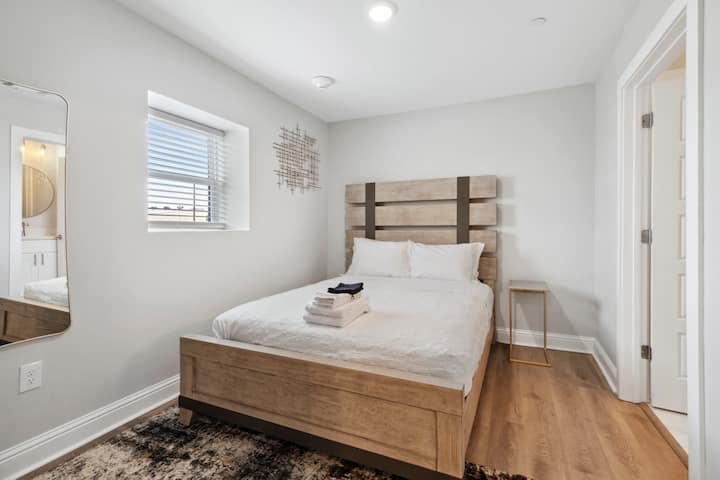 Stylish Hotel Suite Walk To Superdome Free Parking - New Orleans, LA