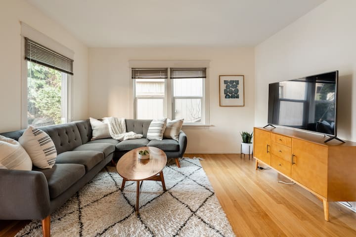 Mid-century Home • Top Location • 3br • Sleeps 6 - Portland, OR