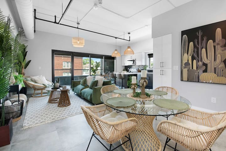 Tulum Unit At Em Boutique Suites - Windsor, ON, Canada