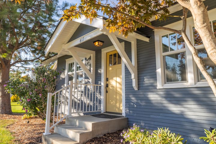 Charming Cozy Cottage With Hot Tub - Coeur d'Alene, ID