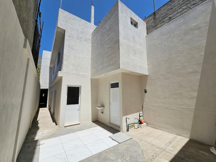 Casa Familiar: 3 Recámaras, Cocina Y ÁRea Exterior - Tehuacán