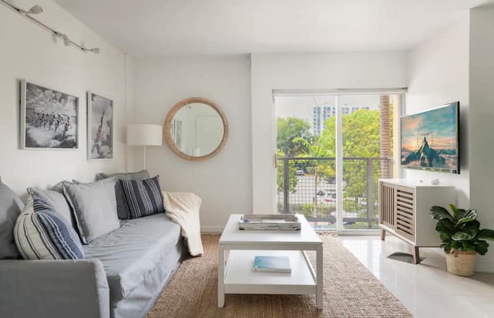 Bright 2br/2ba In Miami Beach - South Of Fifth - Miami Beach, FL